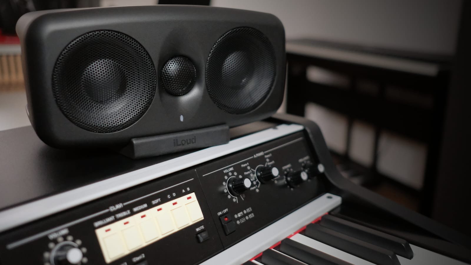 Stage Piano Monitors: External Digital Piano Speakers